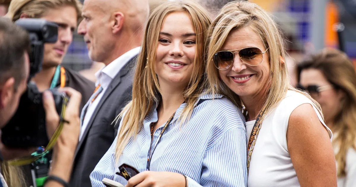 Prinses Ariane zwemt mee tijdens de Amsterdam City Swim - Blauw Bloed