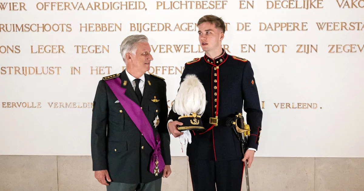 Prins Gabriël van België legt de eed af als officier - Blauw Bloed