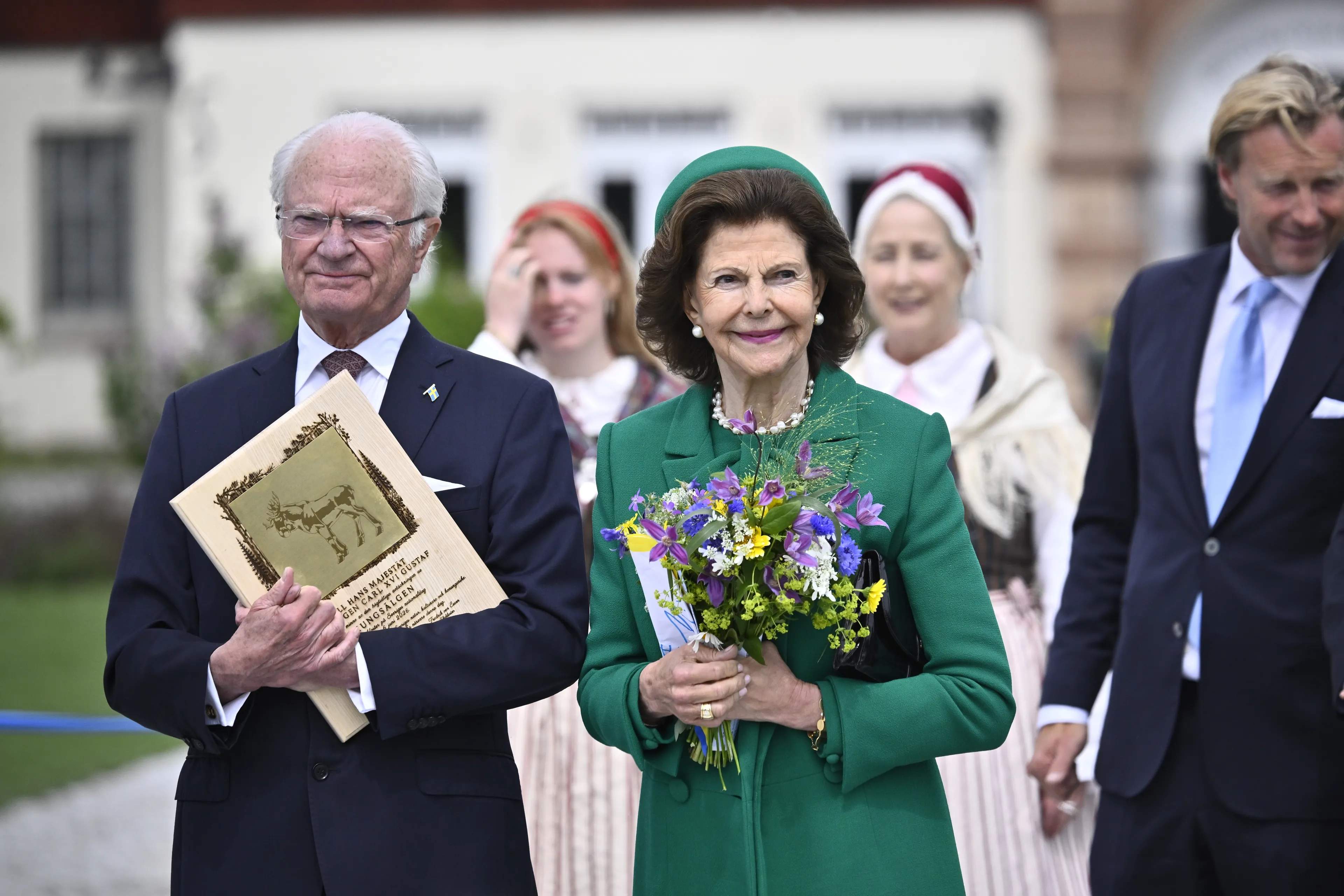 Carl Gustaf en Silvia vieren 50 jaar huwelijk met kerkdienst - Blauw Bloed