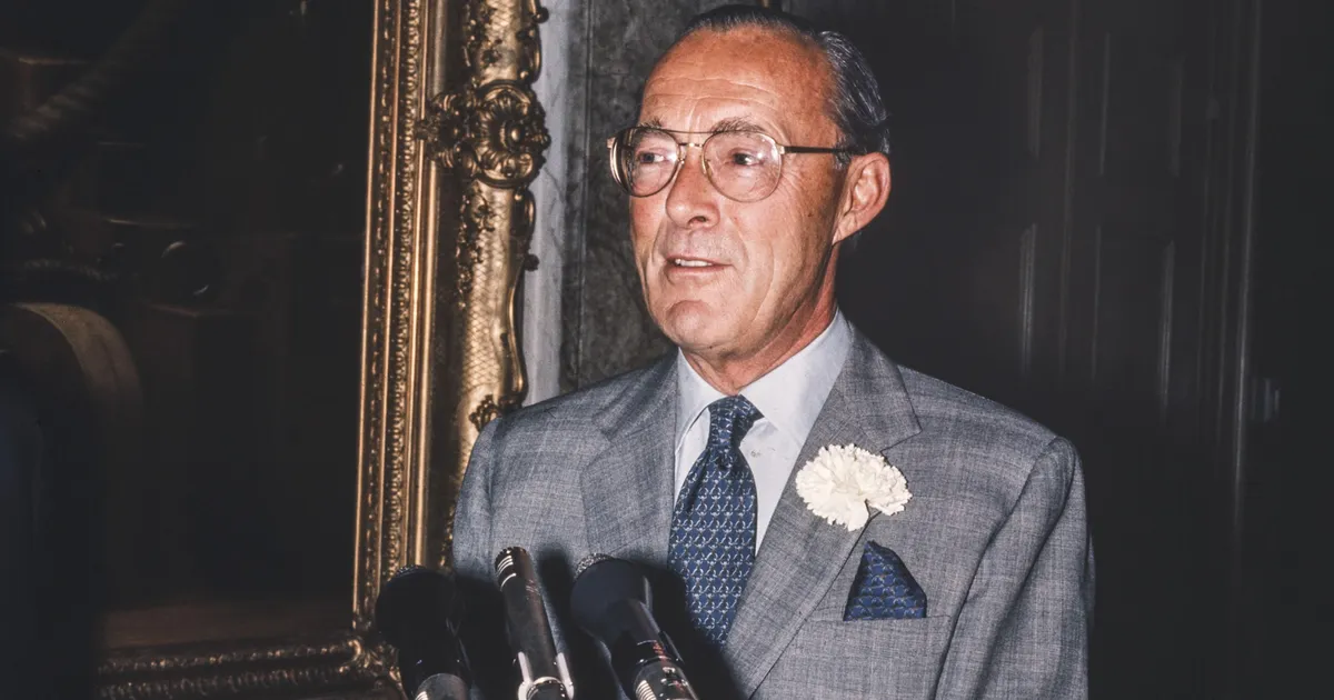Prins Bernhard en de Lockheed-affaire - Blauw Bloed