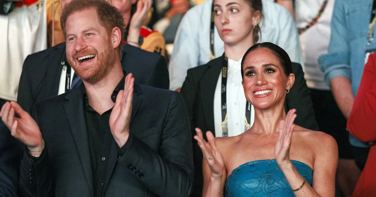 Prins Harry en Meghan zijn samen op de rode loper in Jamaica - Blauw Bloed
