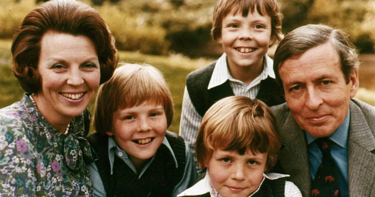 Prinses Beatrix als moeder: een portret - Blauw Bloed