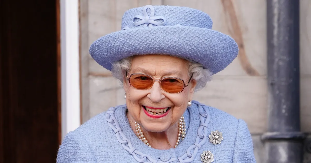 Koningin Elizabeth werd eigenlijk koningin in Kenia - Blauw Bloed