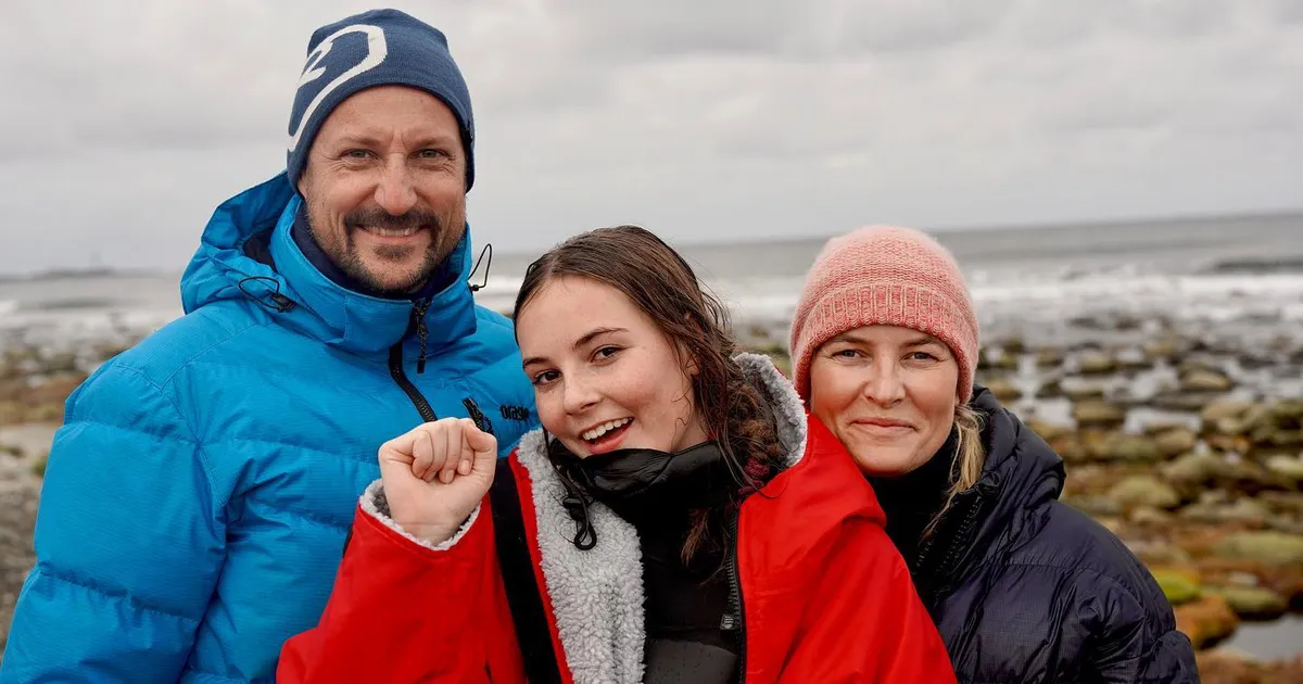 Prinses Alexandra wint de NM final surfen voor vrouwen - Blauw Bloed