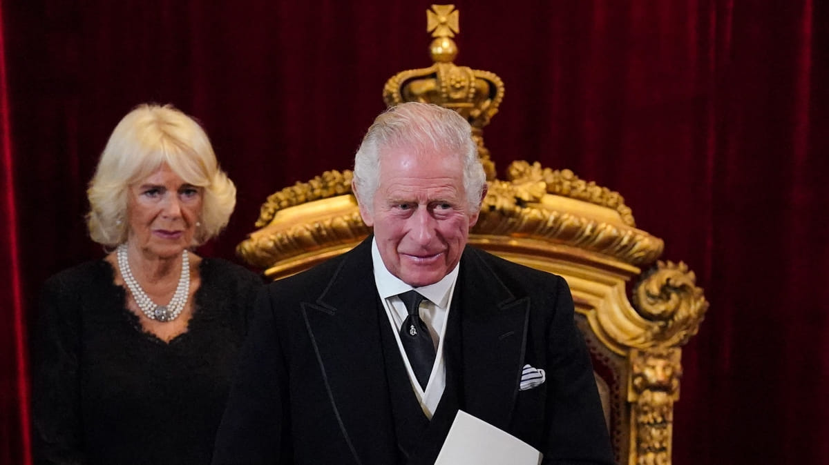 Charles officieel benoemd tot koning Charles III - Blauw Bloed
