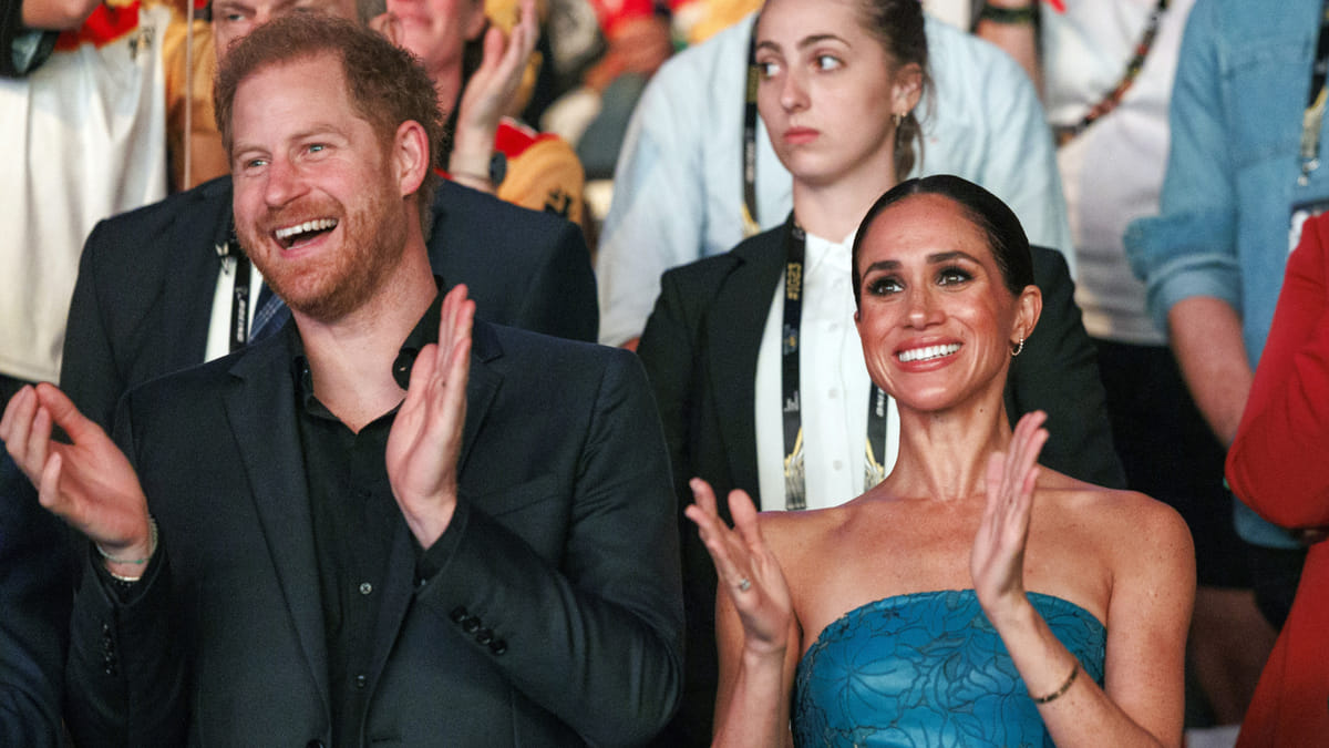 Prins Harry en Meghan zijn samen op de rode loper in Jamaica - Blauw Bloed