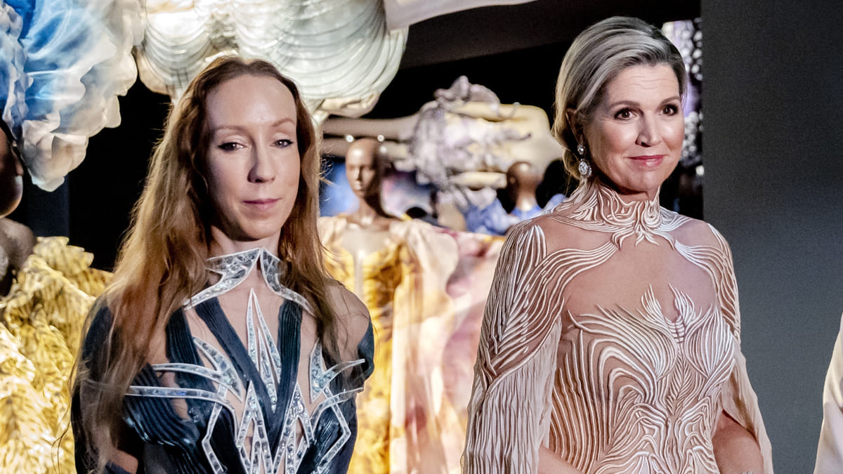 Modeontwerper Iris van Herpen over de band met Máxima - Blauw Bloed