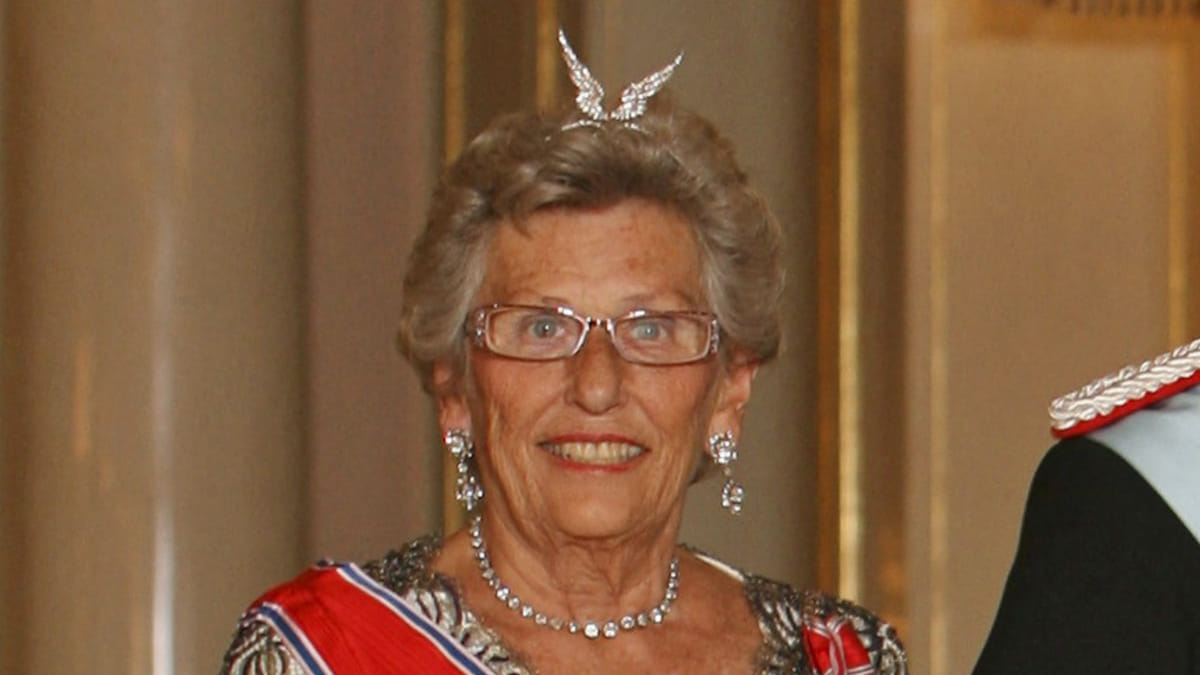 Pracht en praal: prinses Astrid's 'gevleugelde' tiara - Blauw Bloed