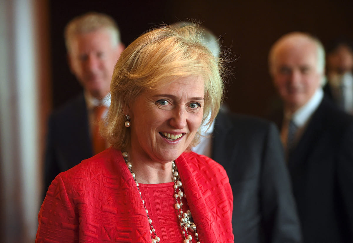 Prinses Astrid breekt ruggenwervel - Blauw Bloed