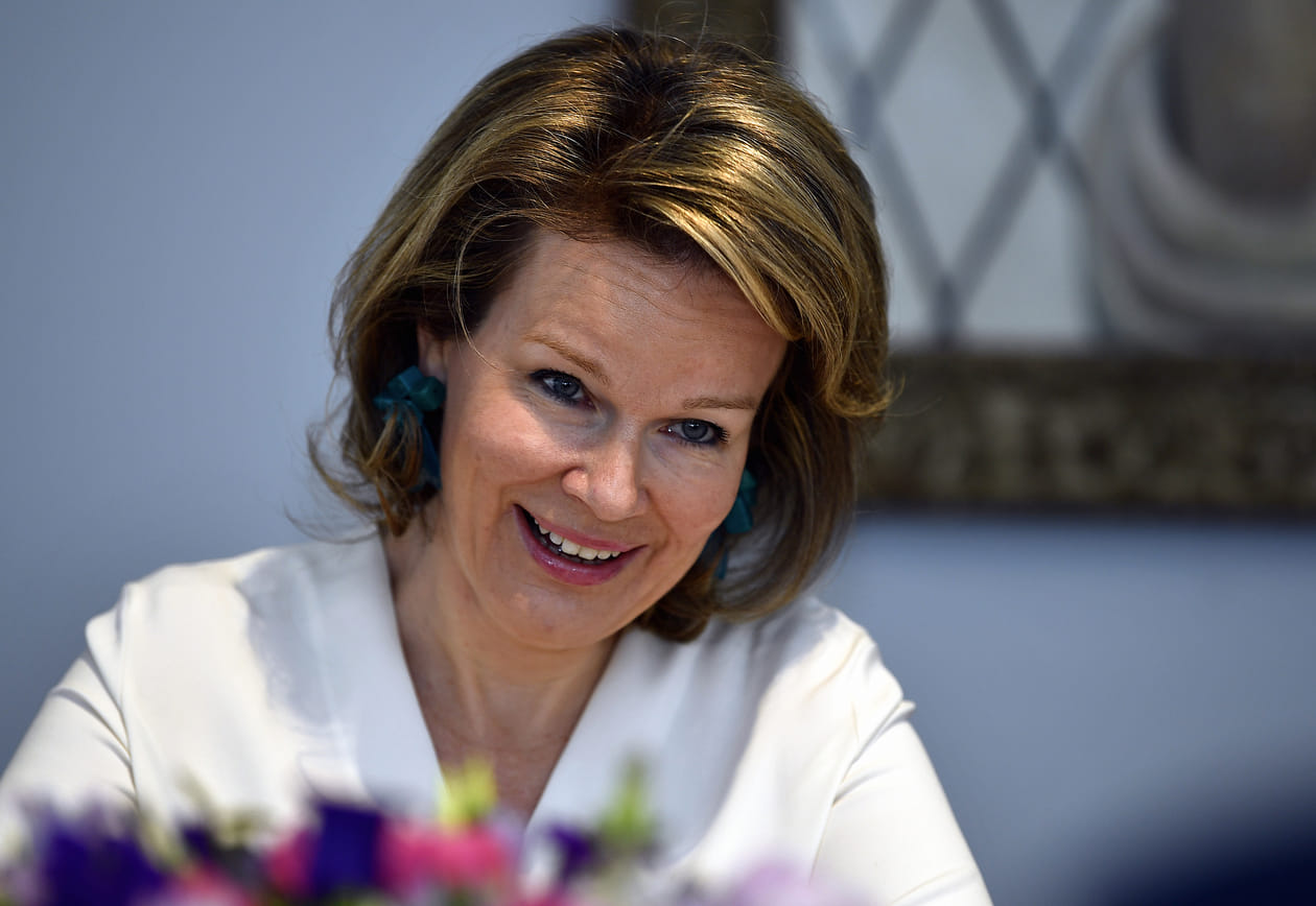 Koningin Mathilde van België: pak eens een boek - Blauw Bloed