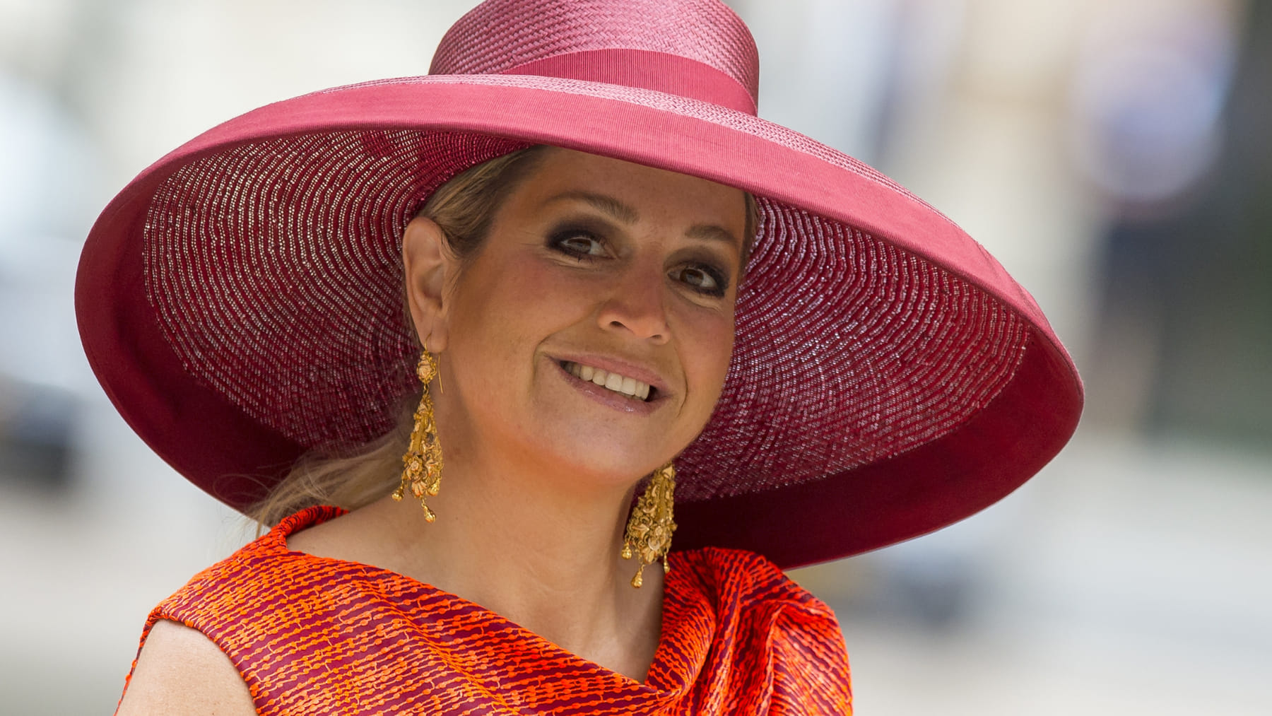 Lekker kijken: 16x de grootste hoeden van koningin Máxima - Blauw Bloed