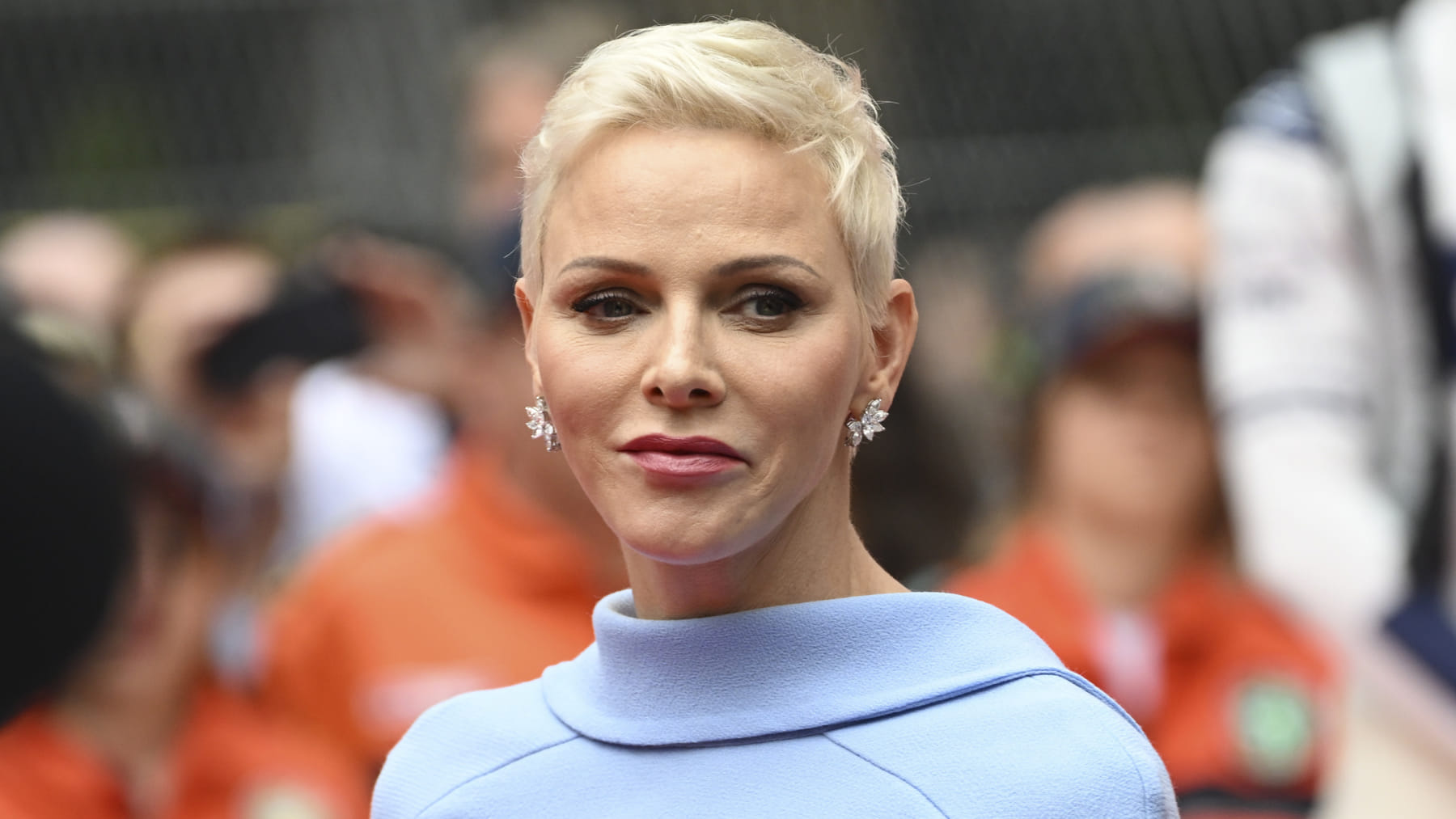 Prinses Charlène bezoekt pasgeboren baby's op kraamafdeling - Blauw Bloed