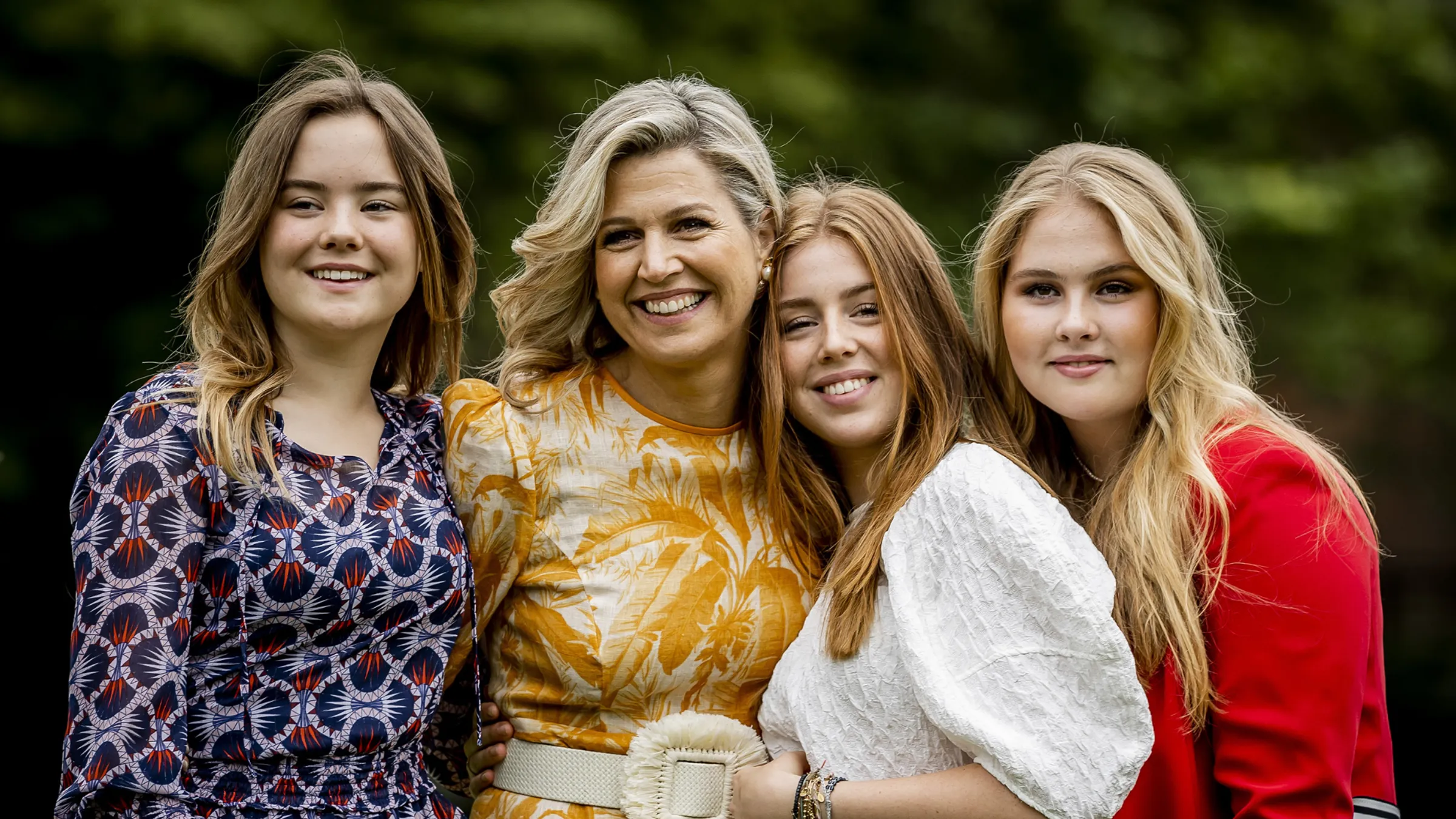 Amalia, Alexia en Ariane lenen kleding van Máxima - Blauw Bloed